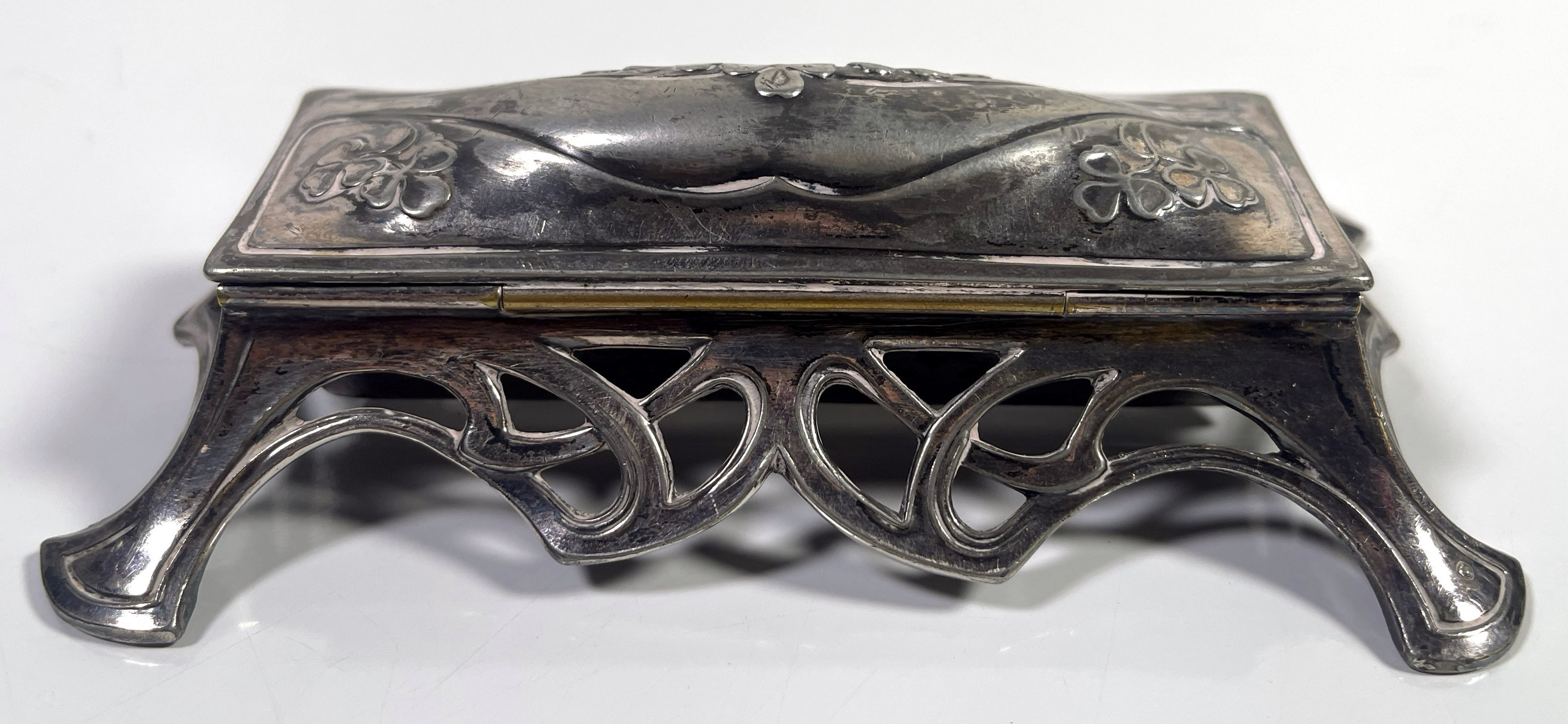Lot 20 - A WMF ART NOUVEAU SILVER PLATED STAMP BOX.