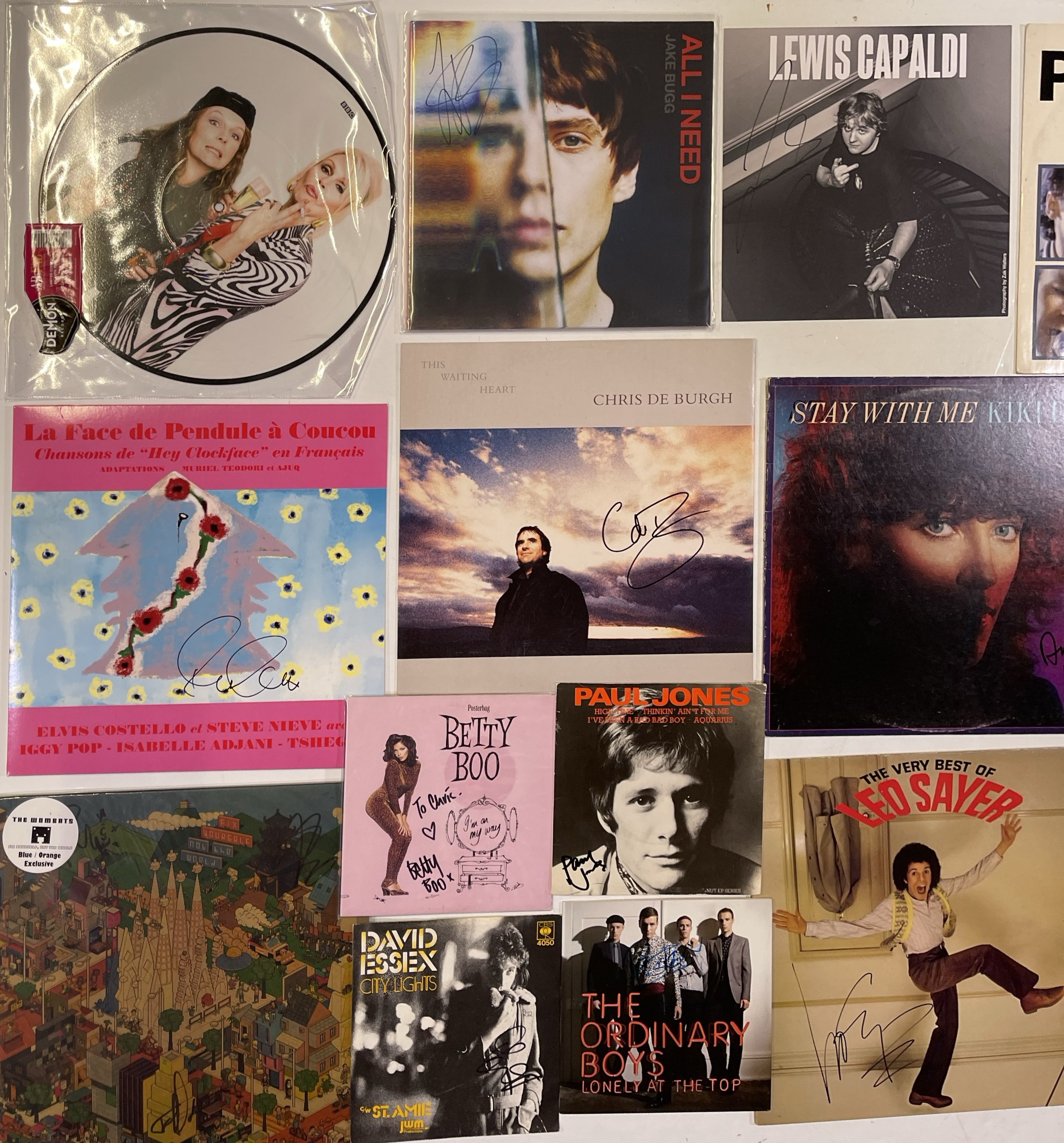 Lot 343 - SIGNED ITEMS - CDS/LPS/7" COLLECTION.
