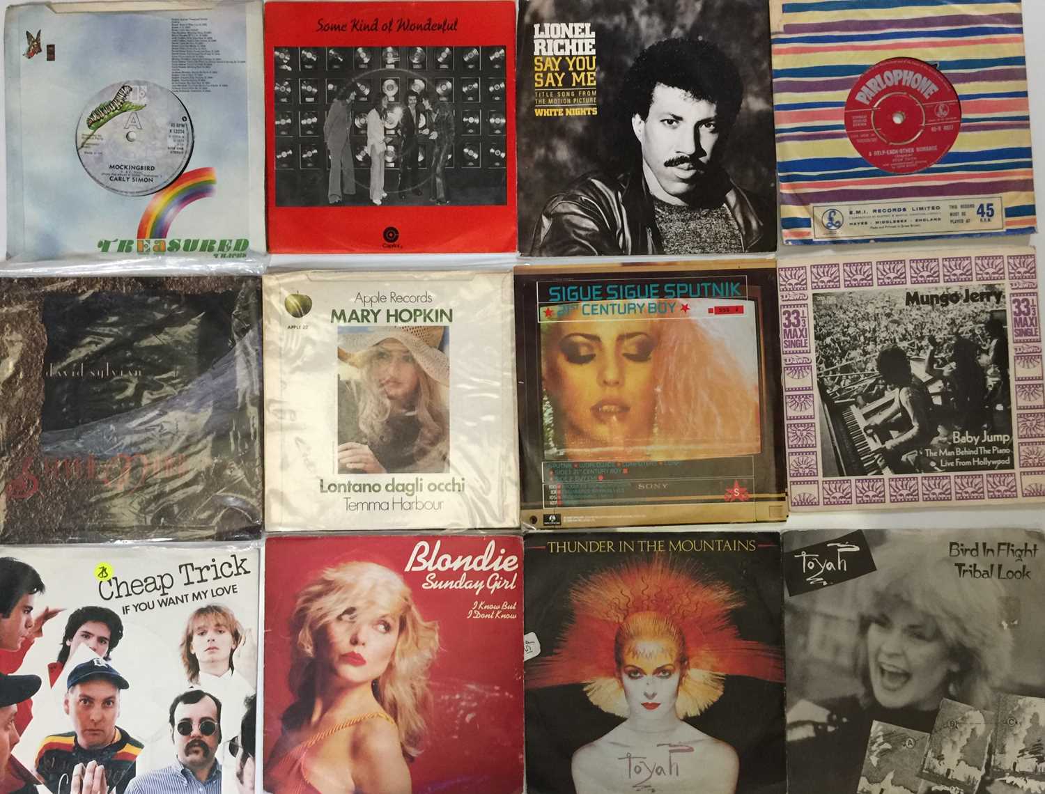 Lot 923 - CLASSIC ROCK AND POP - 7" COLLECTION