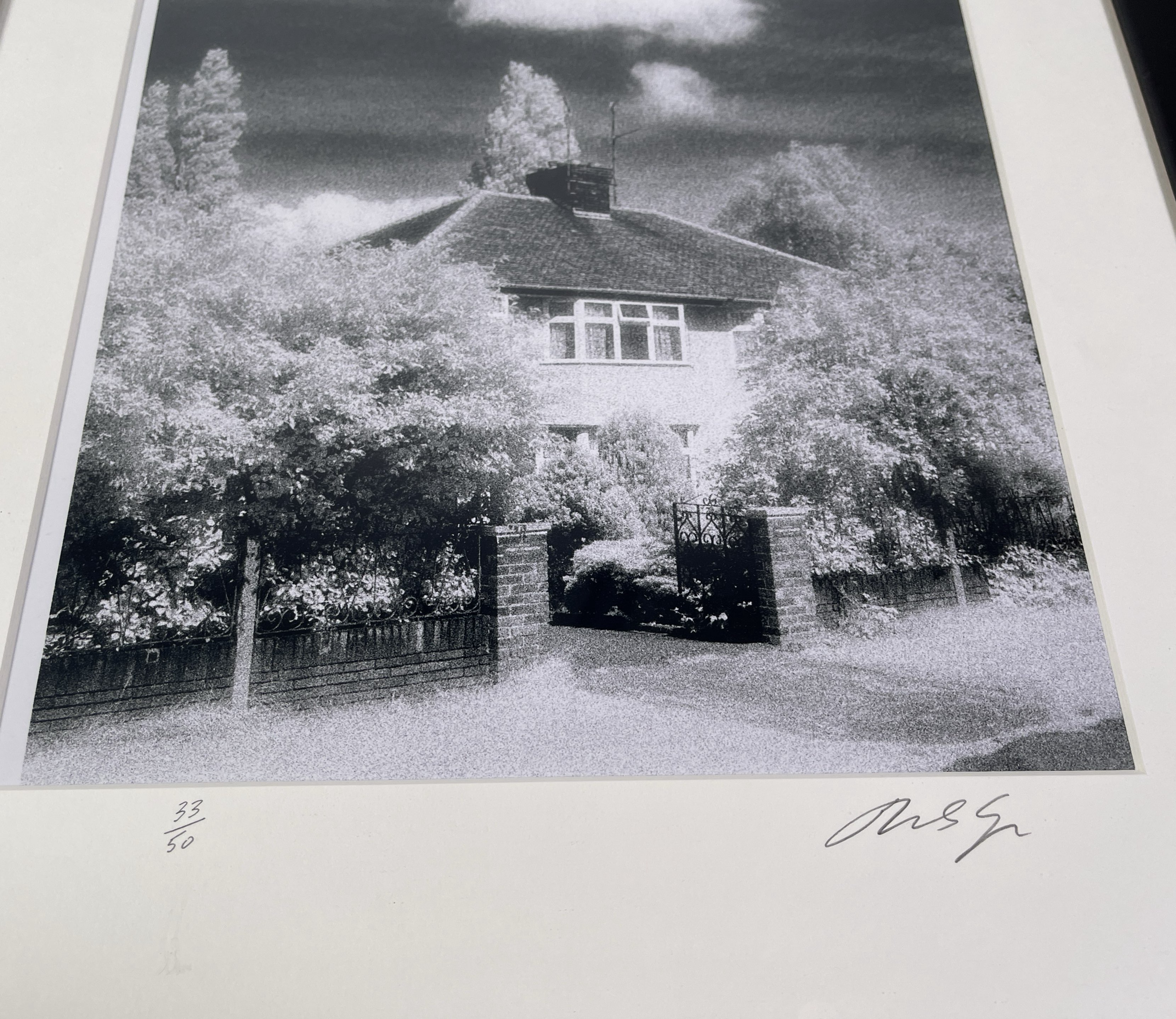 Lot 536 - OASIS - MICHAEL SPENCER JONES SIGNED 'LIVE