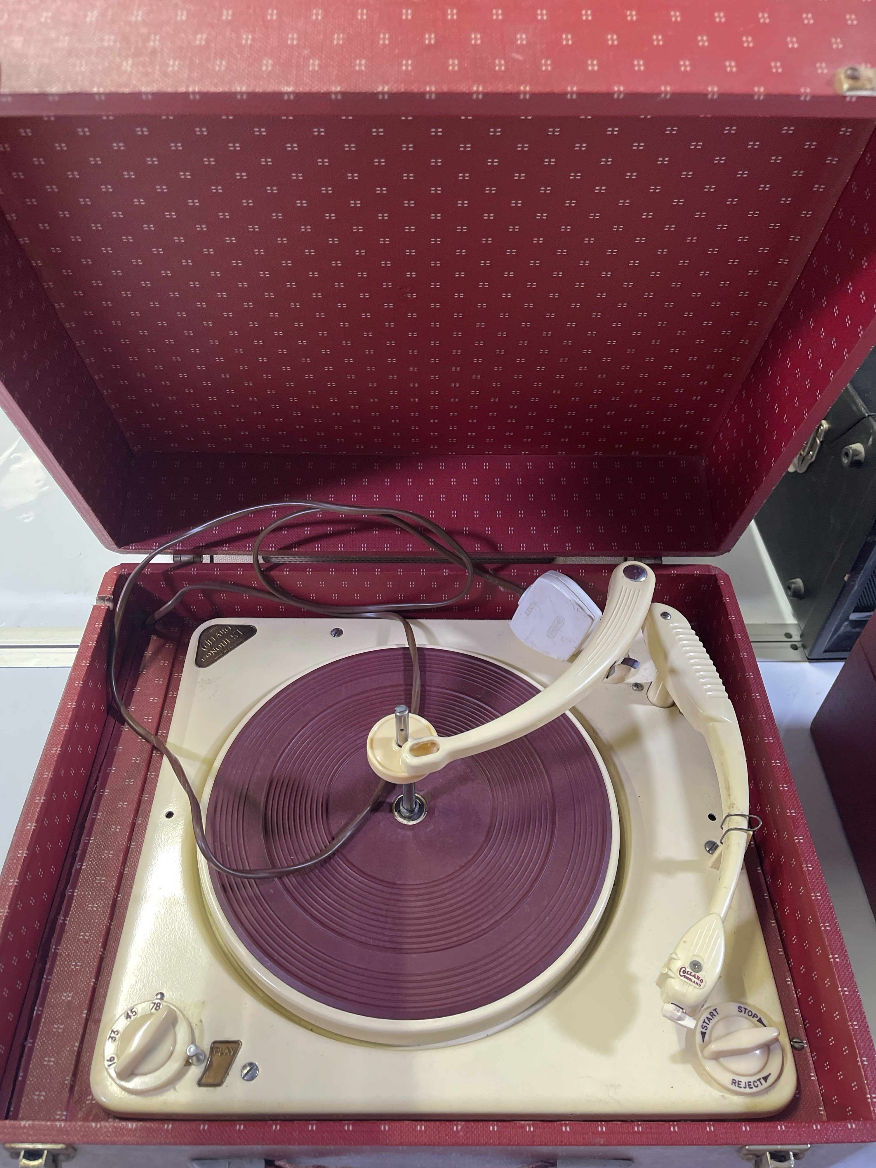 Lot 32 - VINTAGE RECORD PLAYERS.