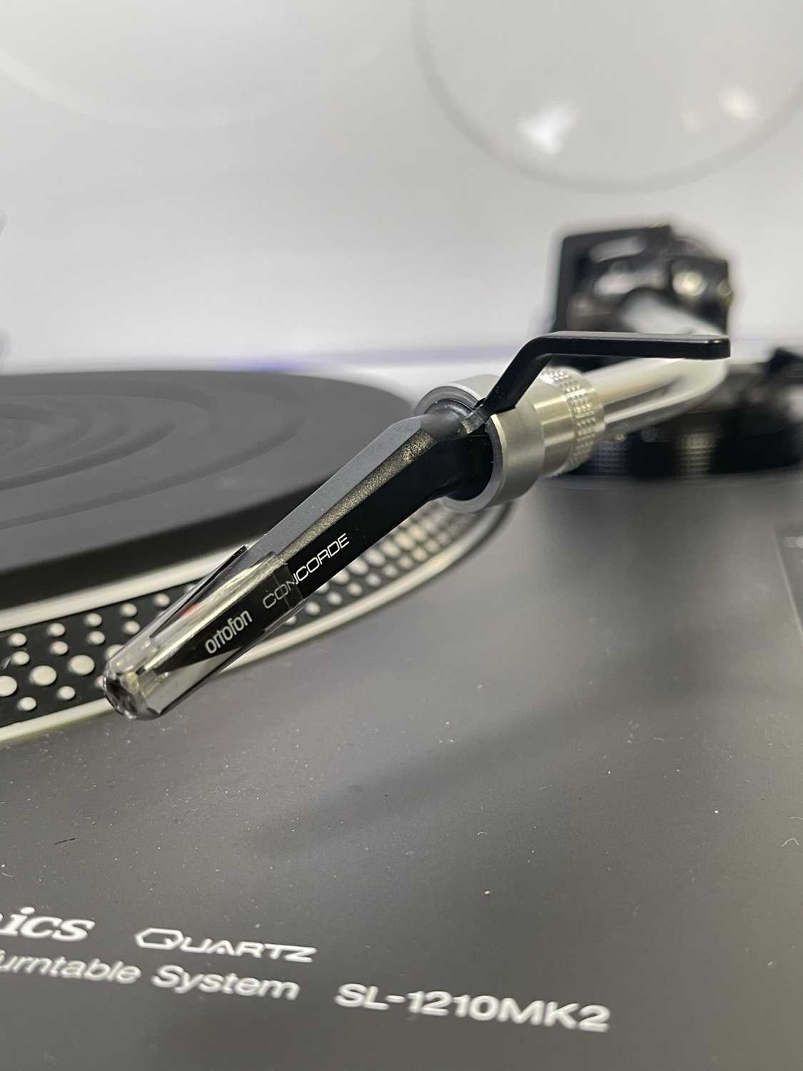 Lot 41 - TECHNICS SL-1210 MK2 TURNTABLE.