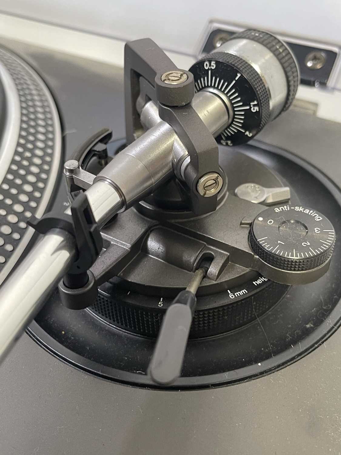 Lot 42 - TECHNICS SL-1210 MK2 TURNTABLE.