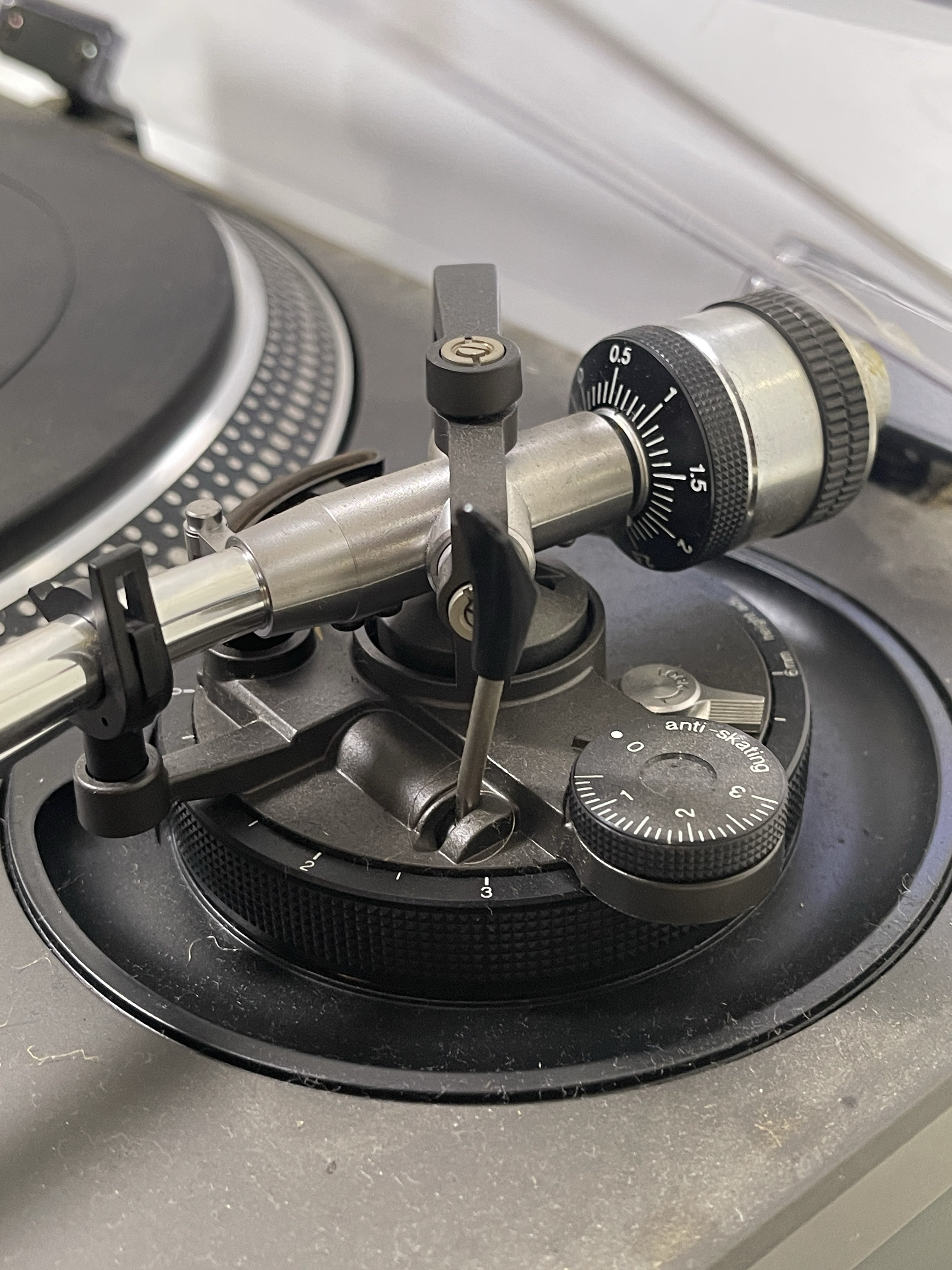 Lot 43 - TECHNICS SL-1210 MK2 TURNTABLE.