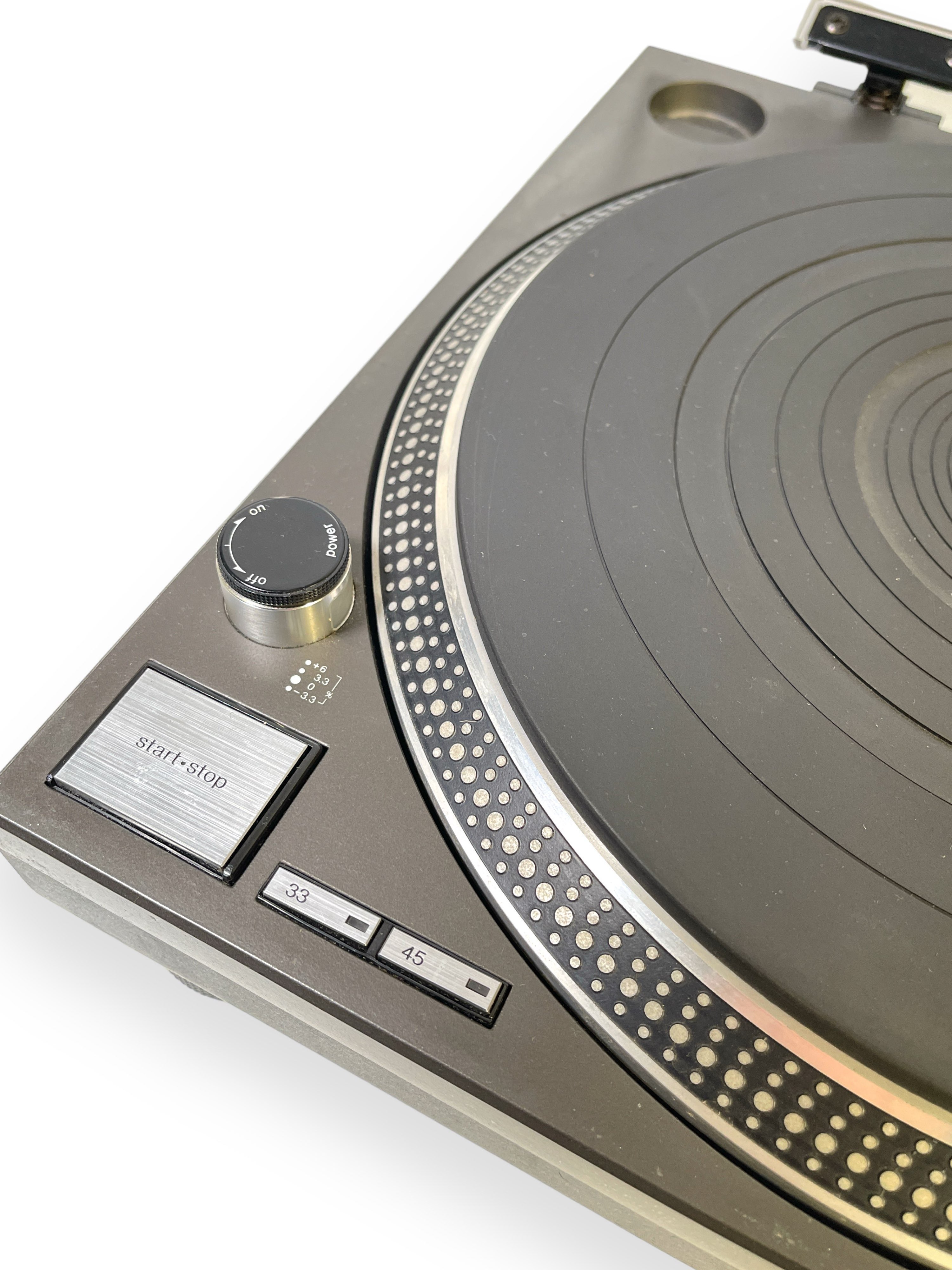 Lot 49 - TECHNICS SL-1210MK2 TURNTABLE.