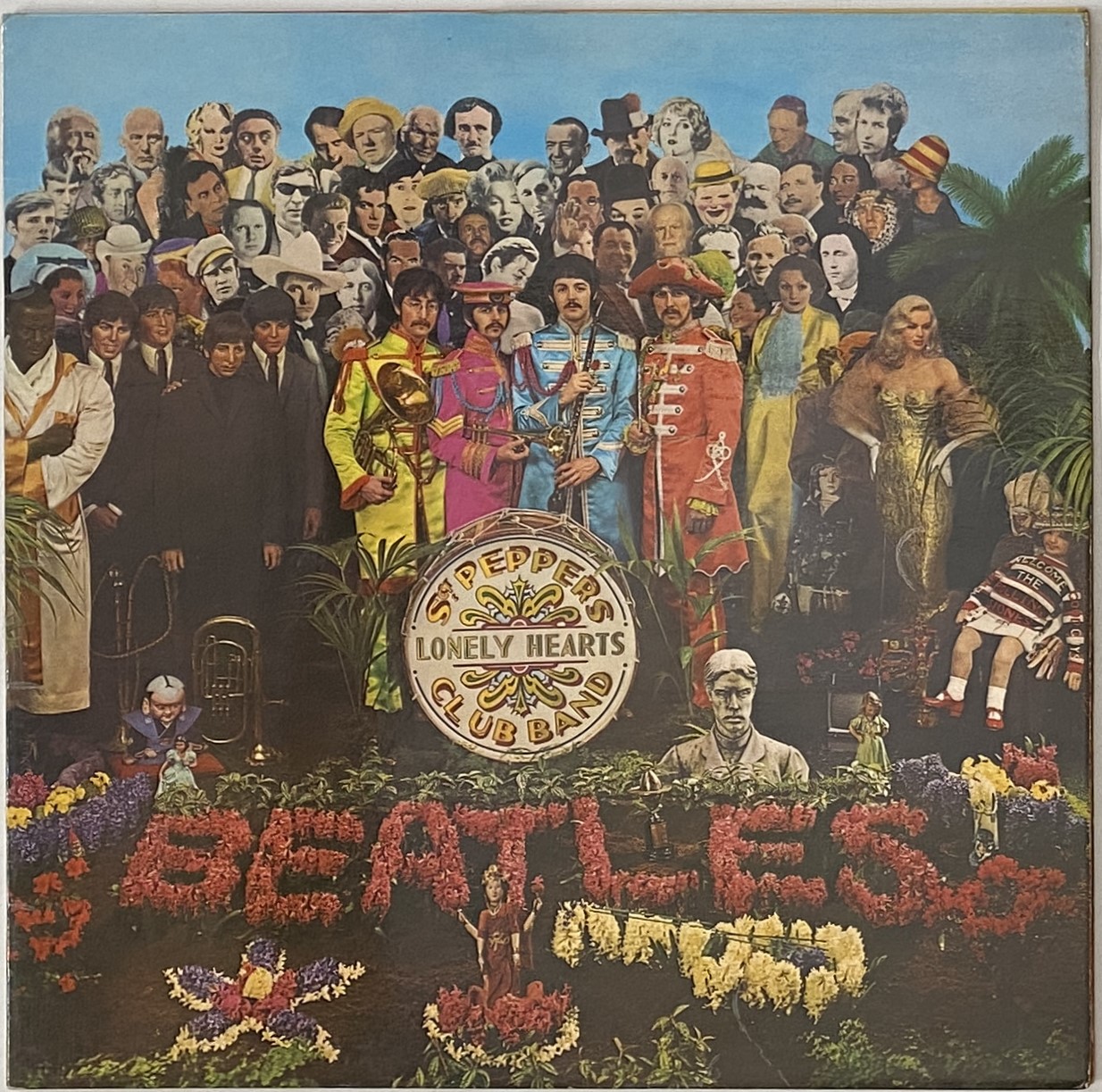 Lot 25 - THE BEATLES - SGT. PEPPER'S LONELY HEARTS