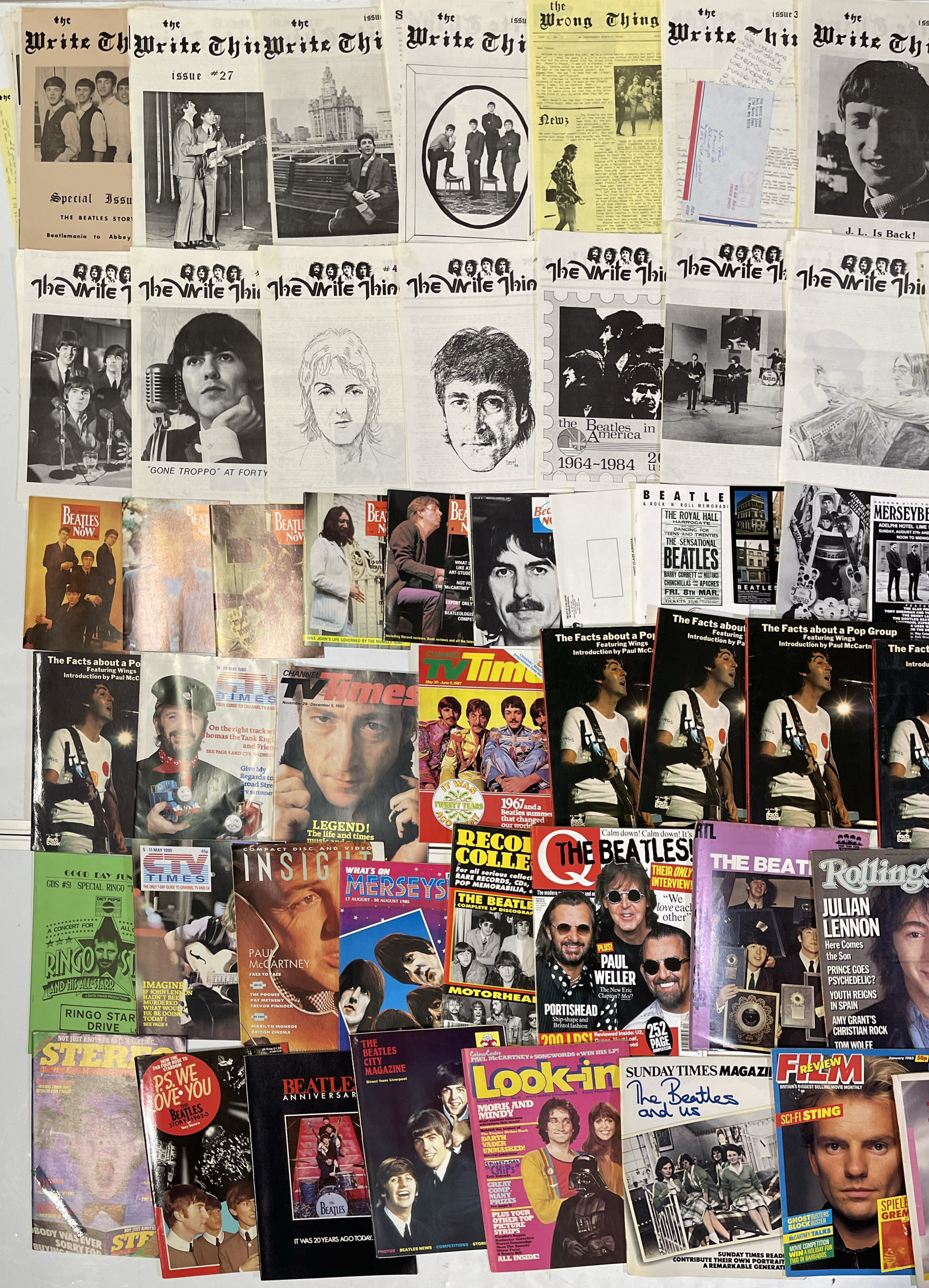 Lot 450 - THE BEATLES - LARGE COLLECTION OF MAGAZINES