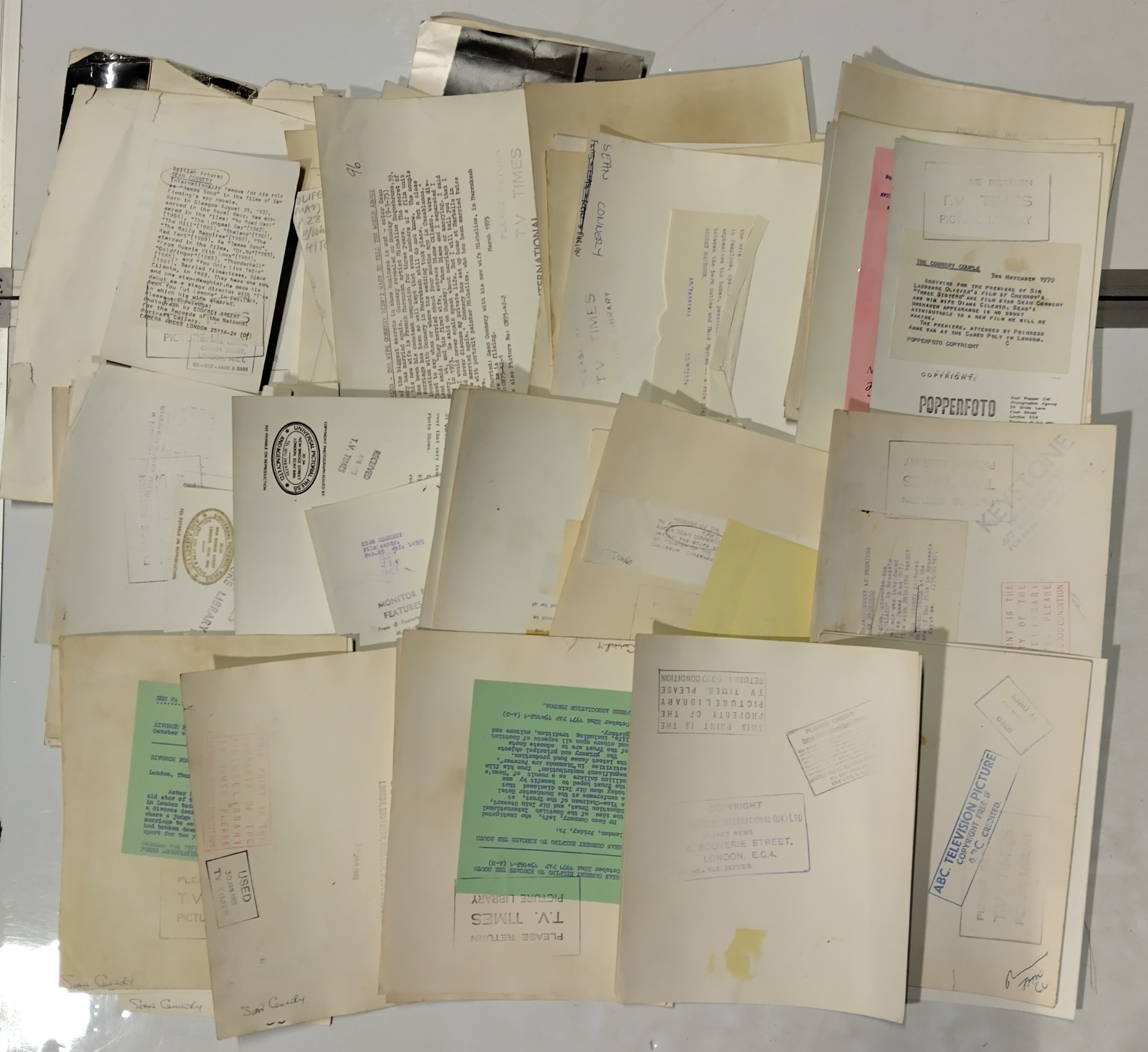 Lot 323 - SEAN CONNERY - LARGE COLLECTION OF PRESS