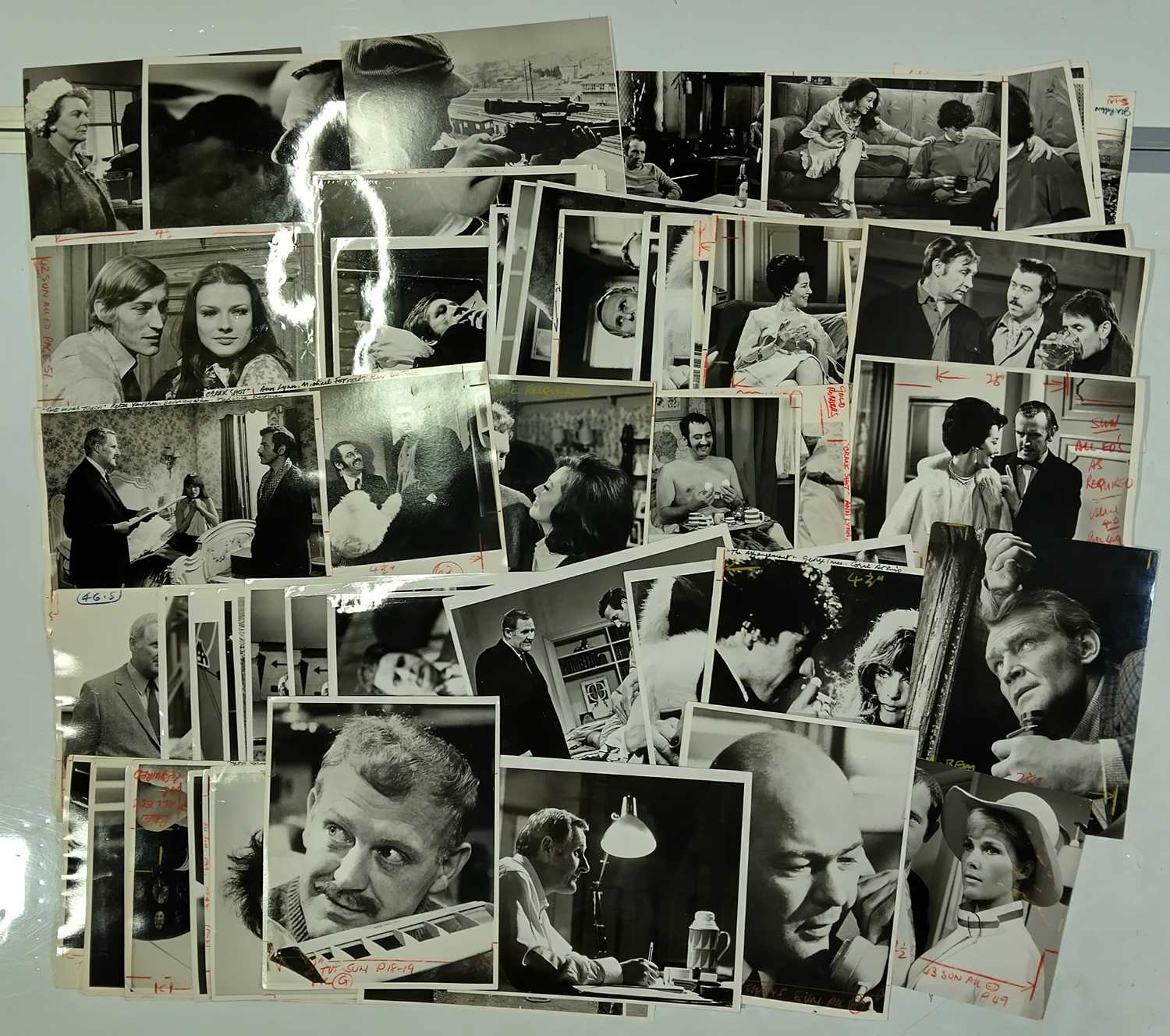 Lot 340 - THE GOLD ROBBERS - LARGE COLLECTION OF PRESS