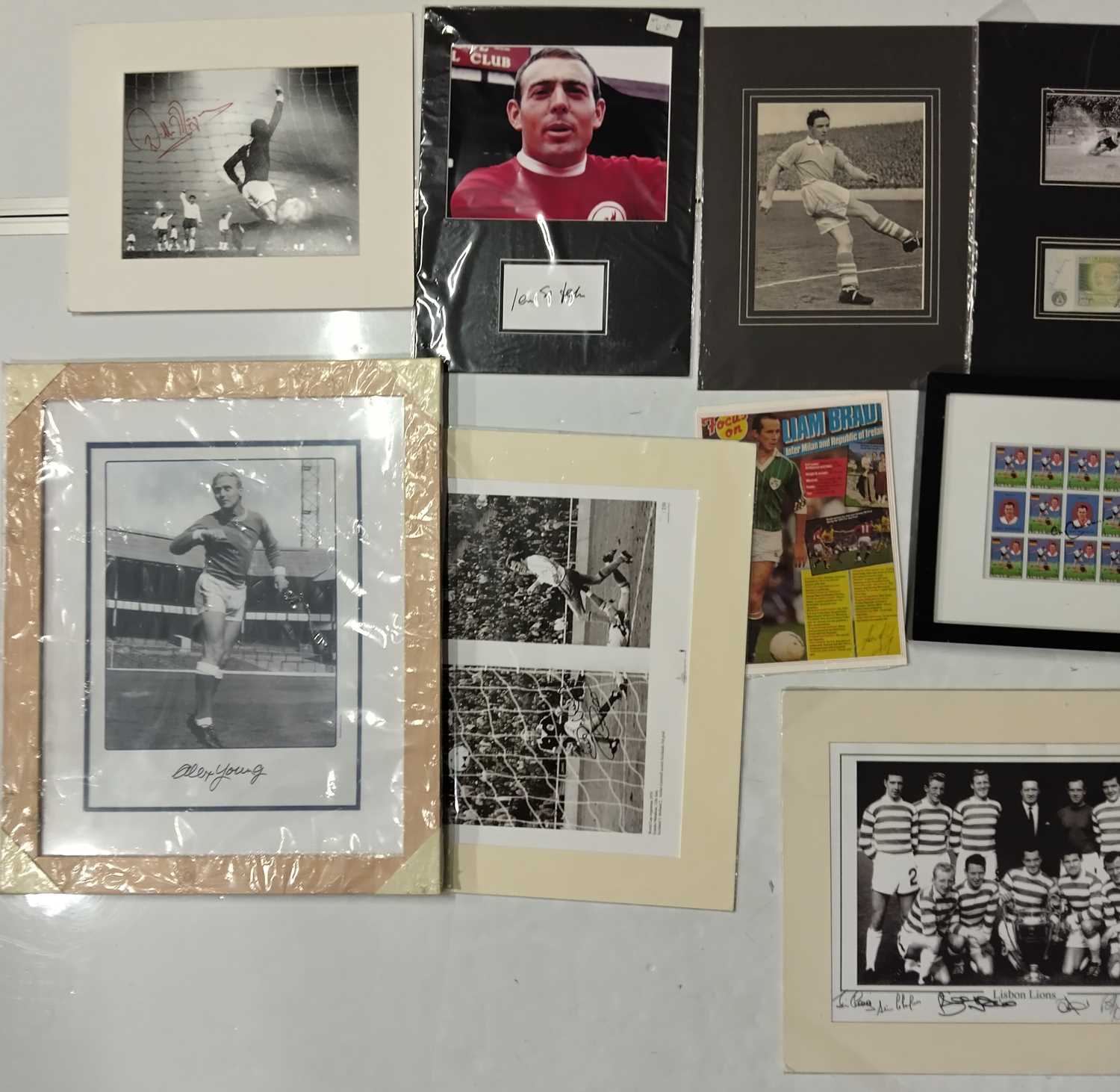 Lot 243430 - FOOTBALL MEMORABILIA - 1950S-70S
