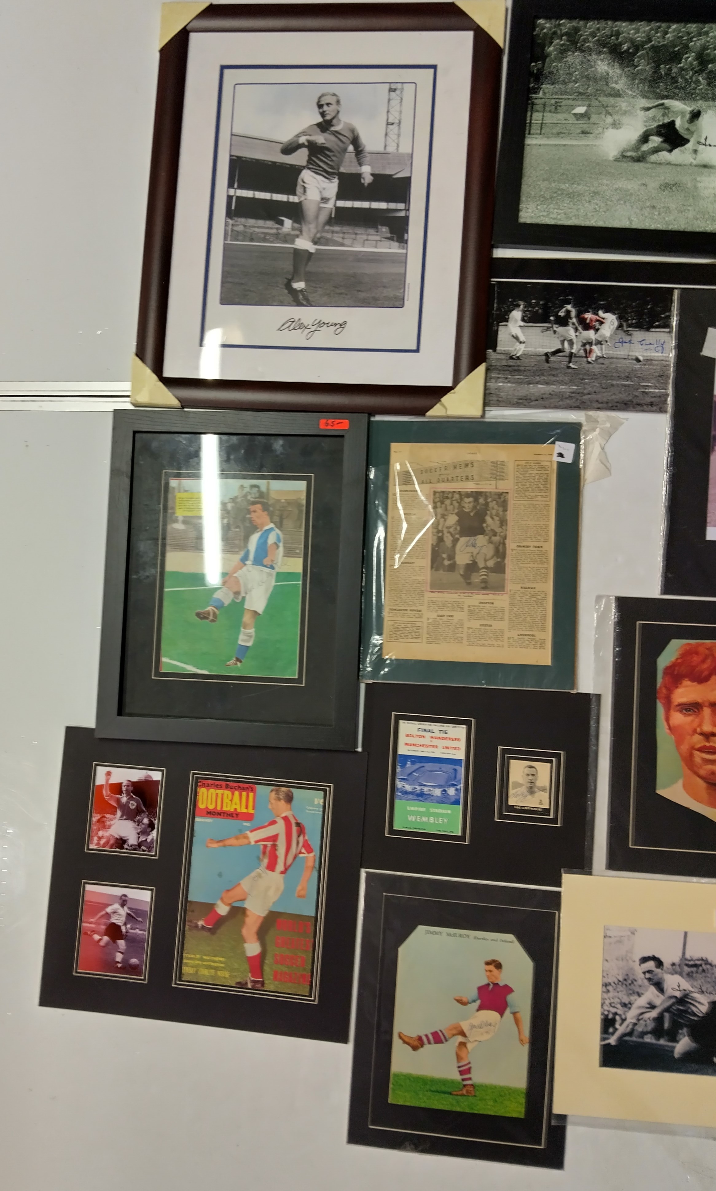 Lot 243431 - FOOTBALL MEMORABILIA - VINTAGE SIGNED