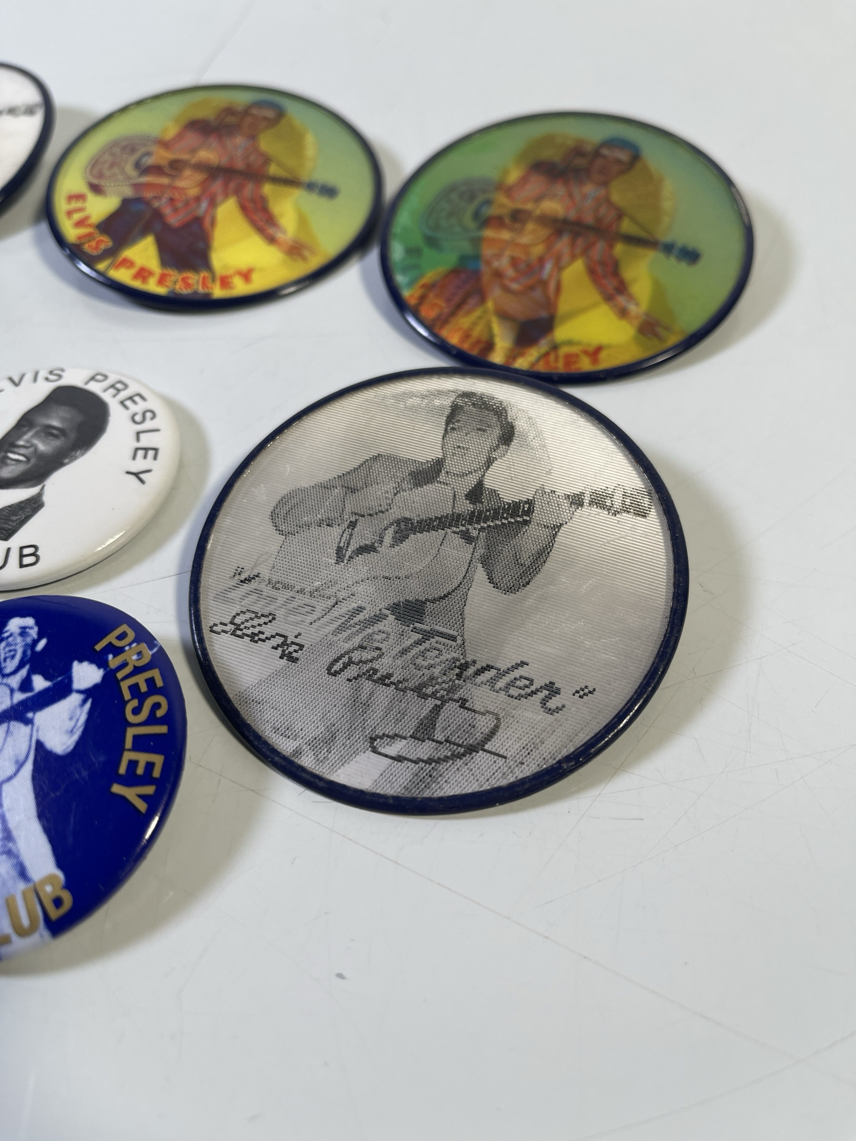 Lot 356 - ELVIS PRESLEY- EIGHT ORIGINAL 'FLASHER'