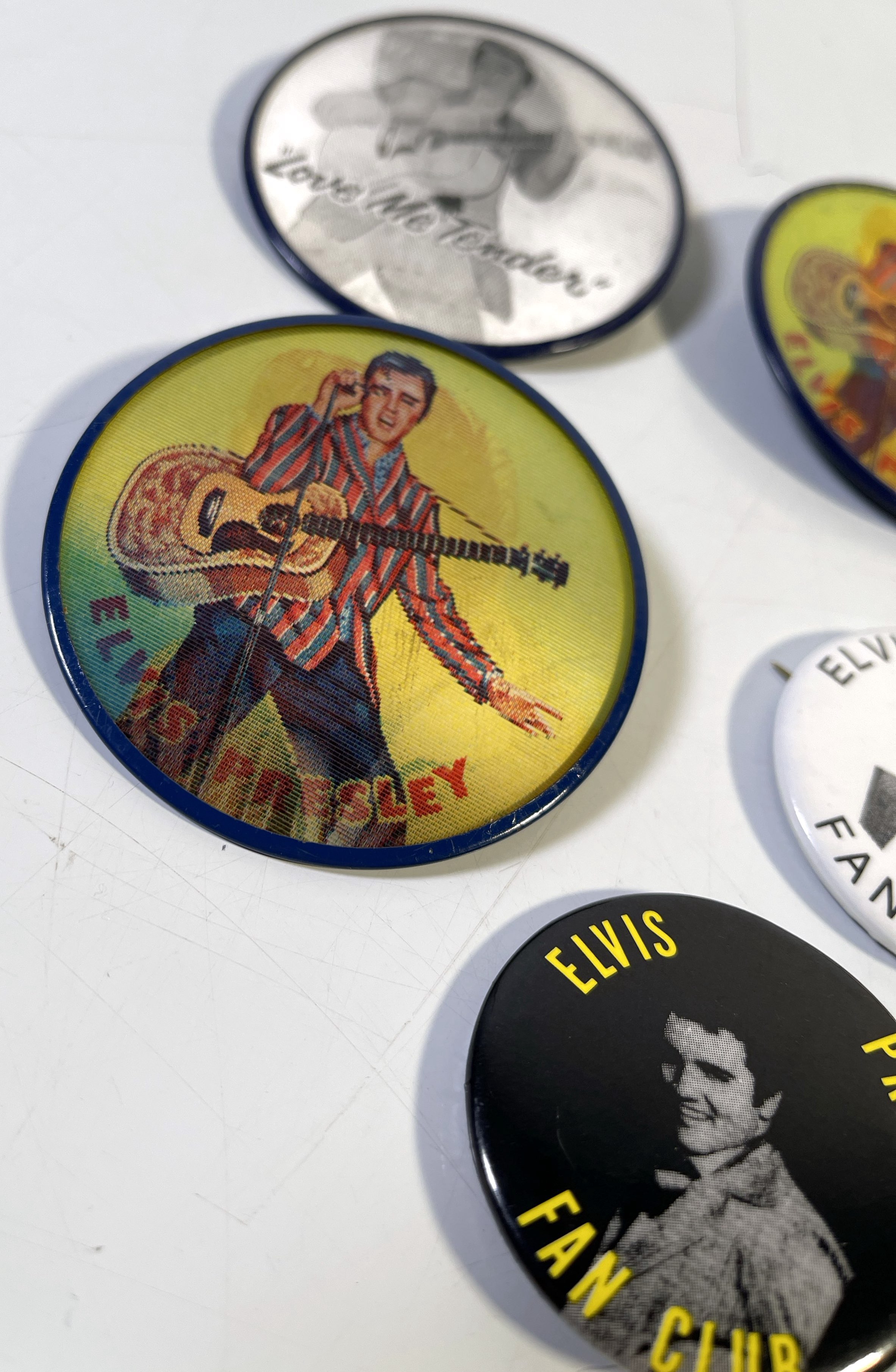 Lot 356 - ELVIS PRESLEY- EIGHT ORIGINAL 'FLASHER'