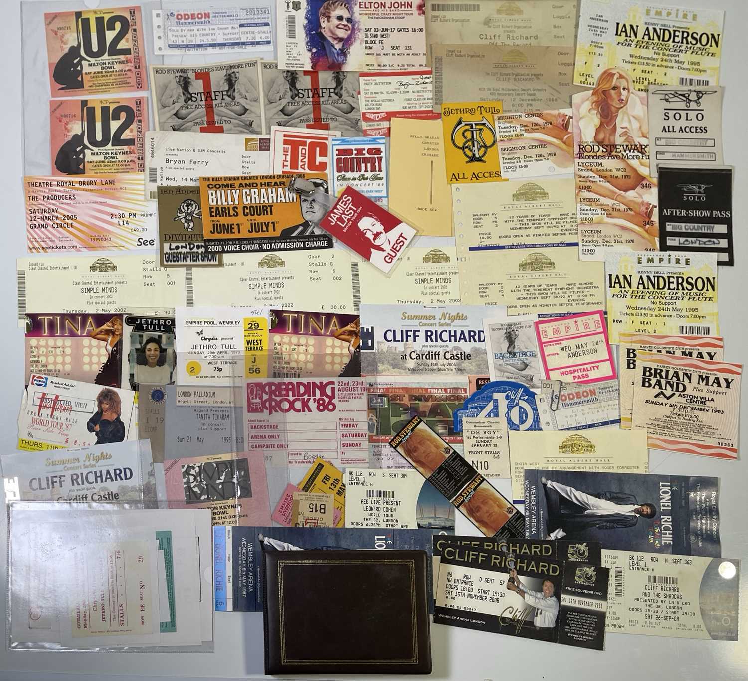 Lot 131 - LARGE COLLECTION OF CONCERT TICKETS AND