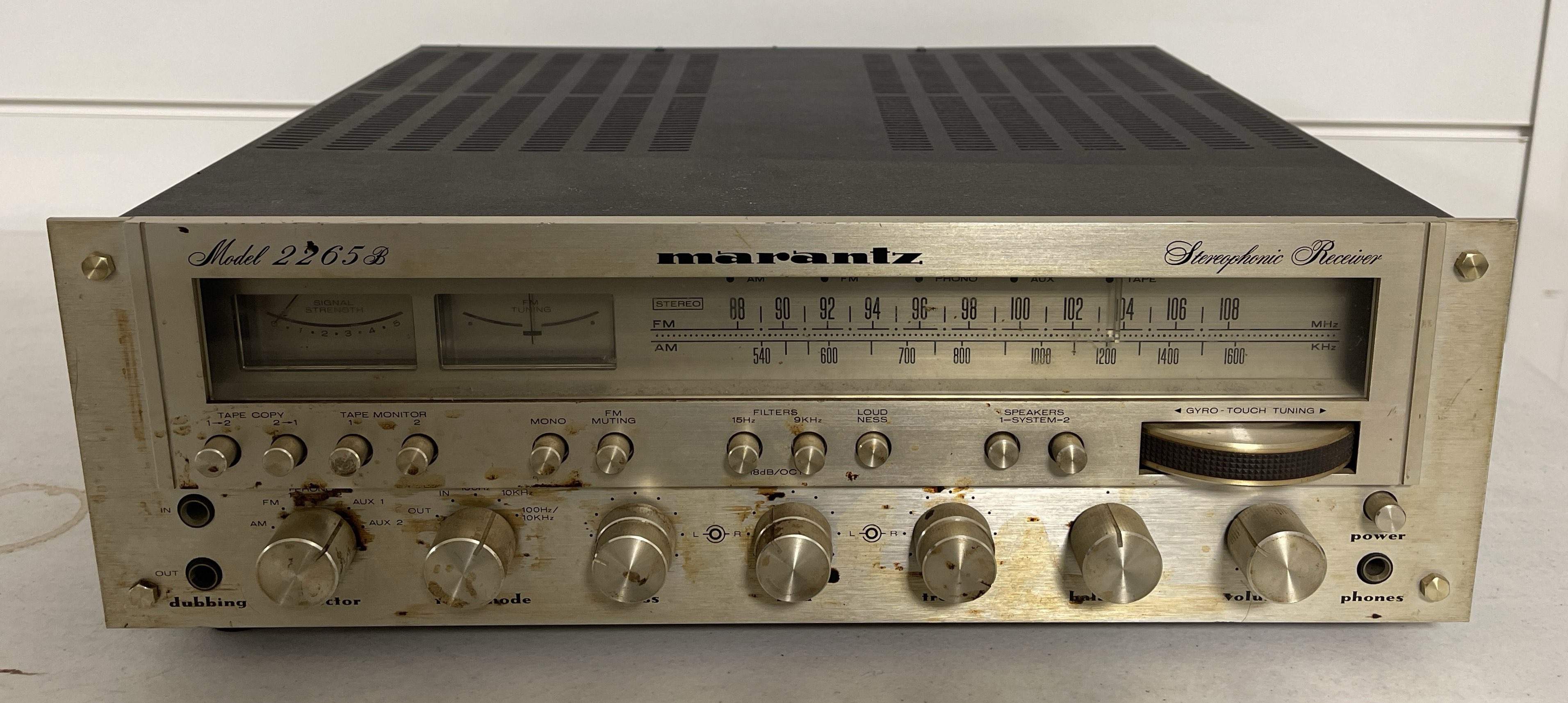 Lot 12 - MARANTZ 2265B.