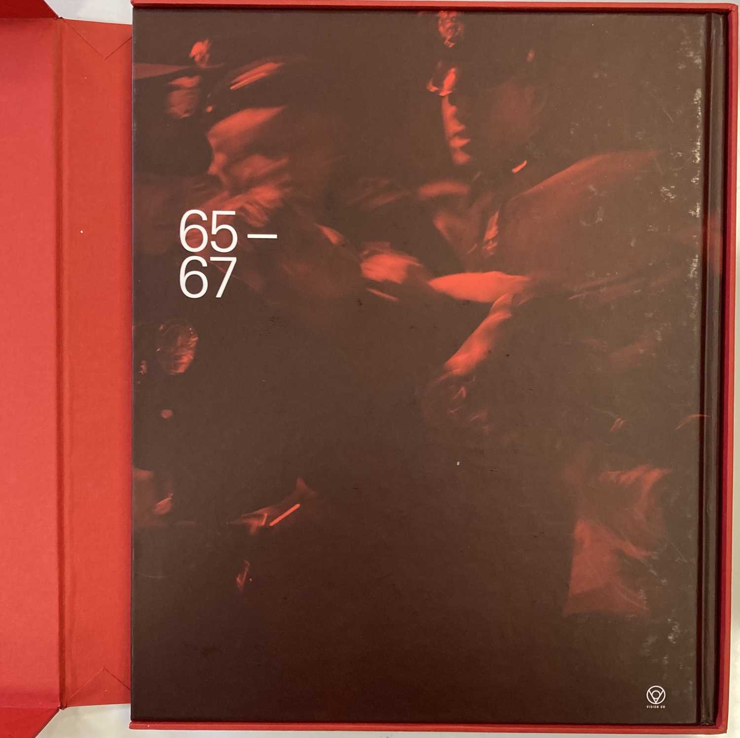 Lot 479 - GERED MANKOWITZ SIGNED BOOK.