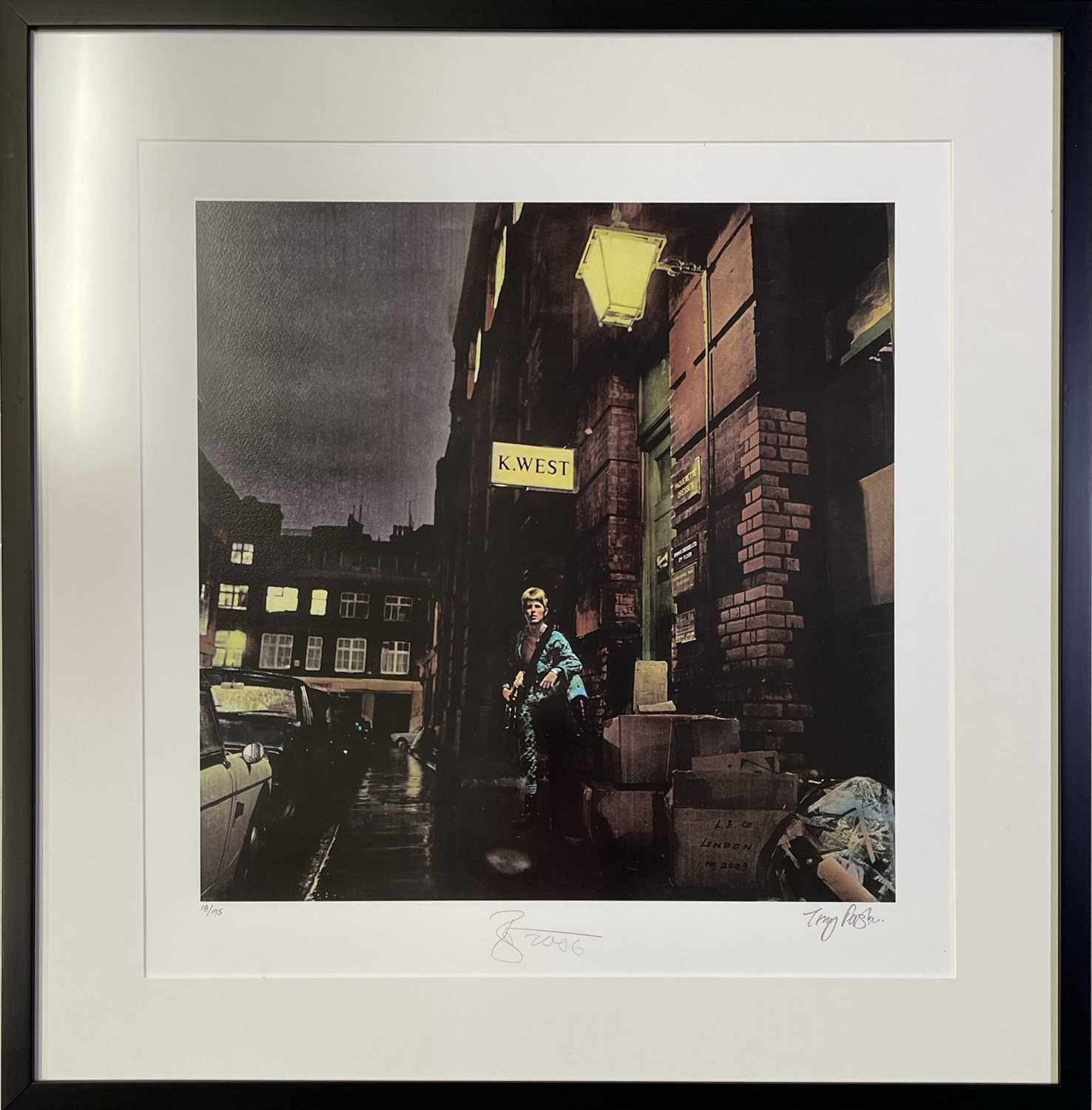 Lot 568 - DAVID BOWIE - BOWIE SIGNED LIMITED EDITION