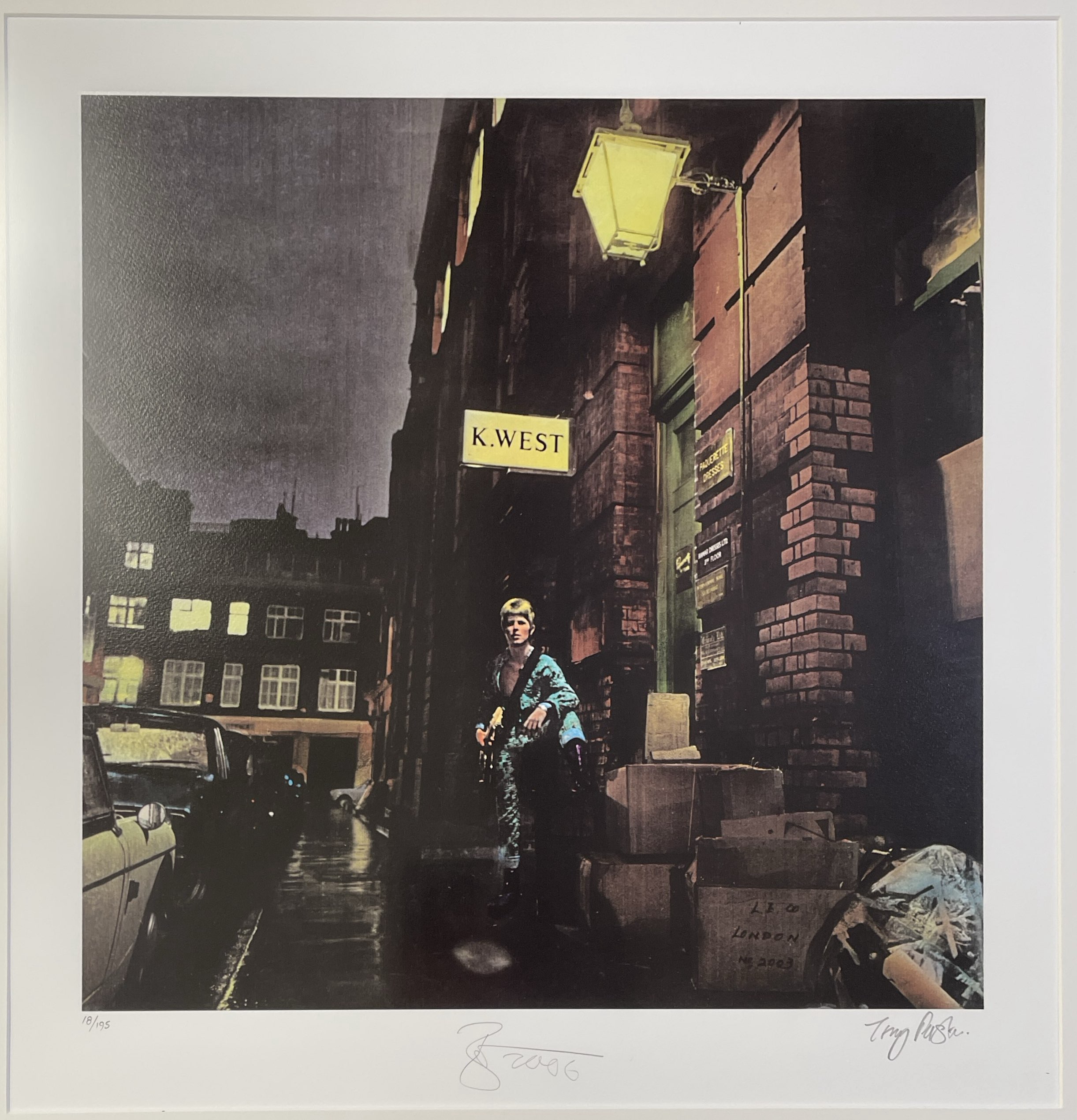 Lot 568 - DAVID BOWIE - BOWIE SIGNED LIMITED EDITION