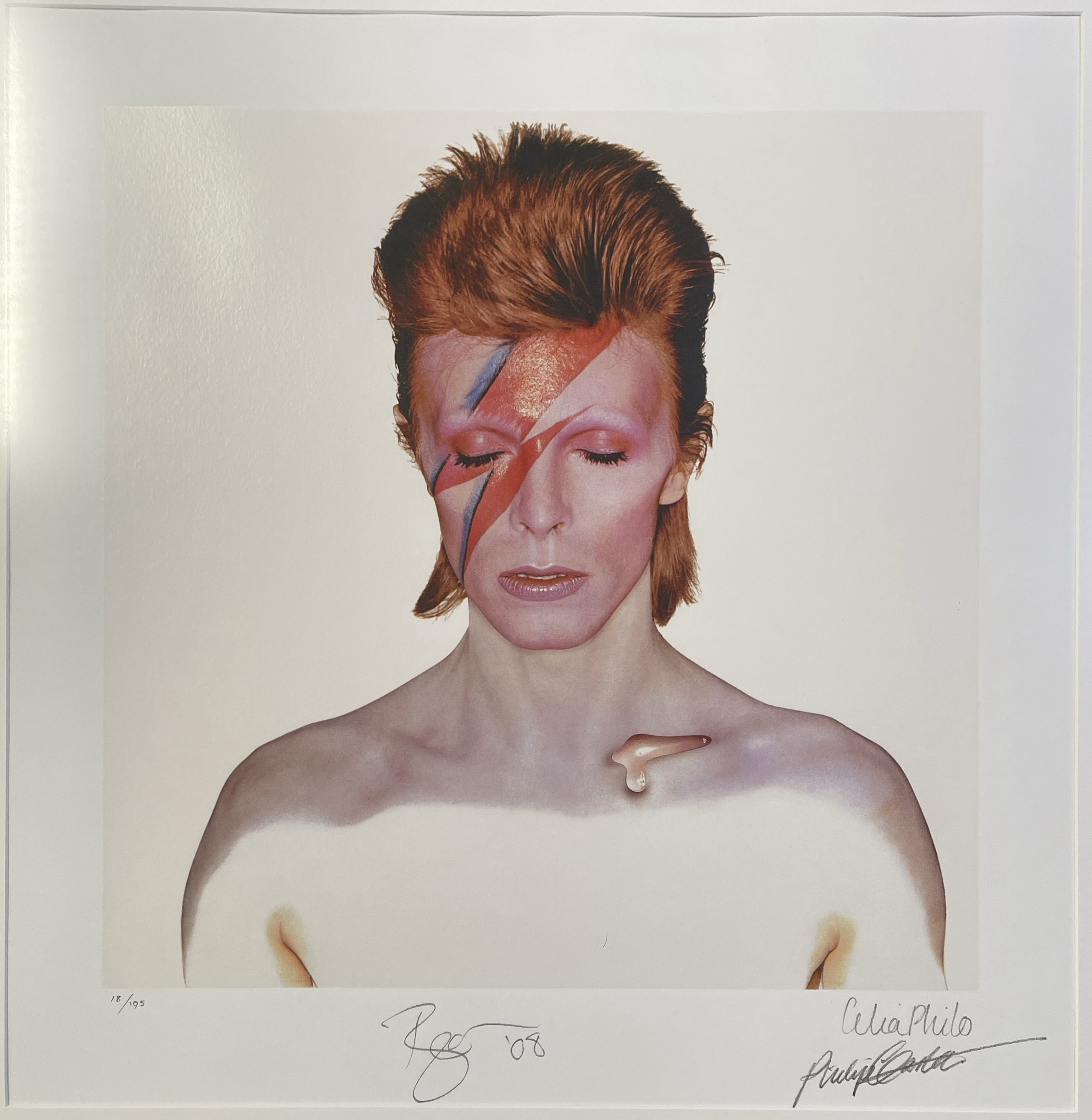 Lot 567 - DAVID BOWIE - BOWIE SIGNED LIMITED EDITION