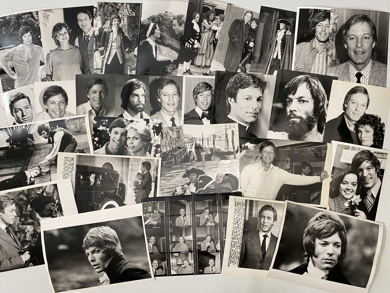 Lot 223 - ACTORS - COLLECTION OF ORIGINAL PRESS