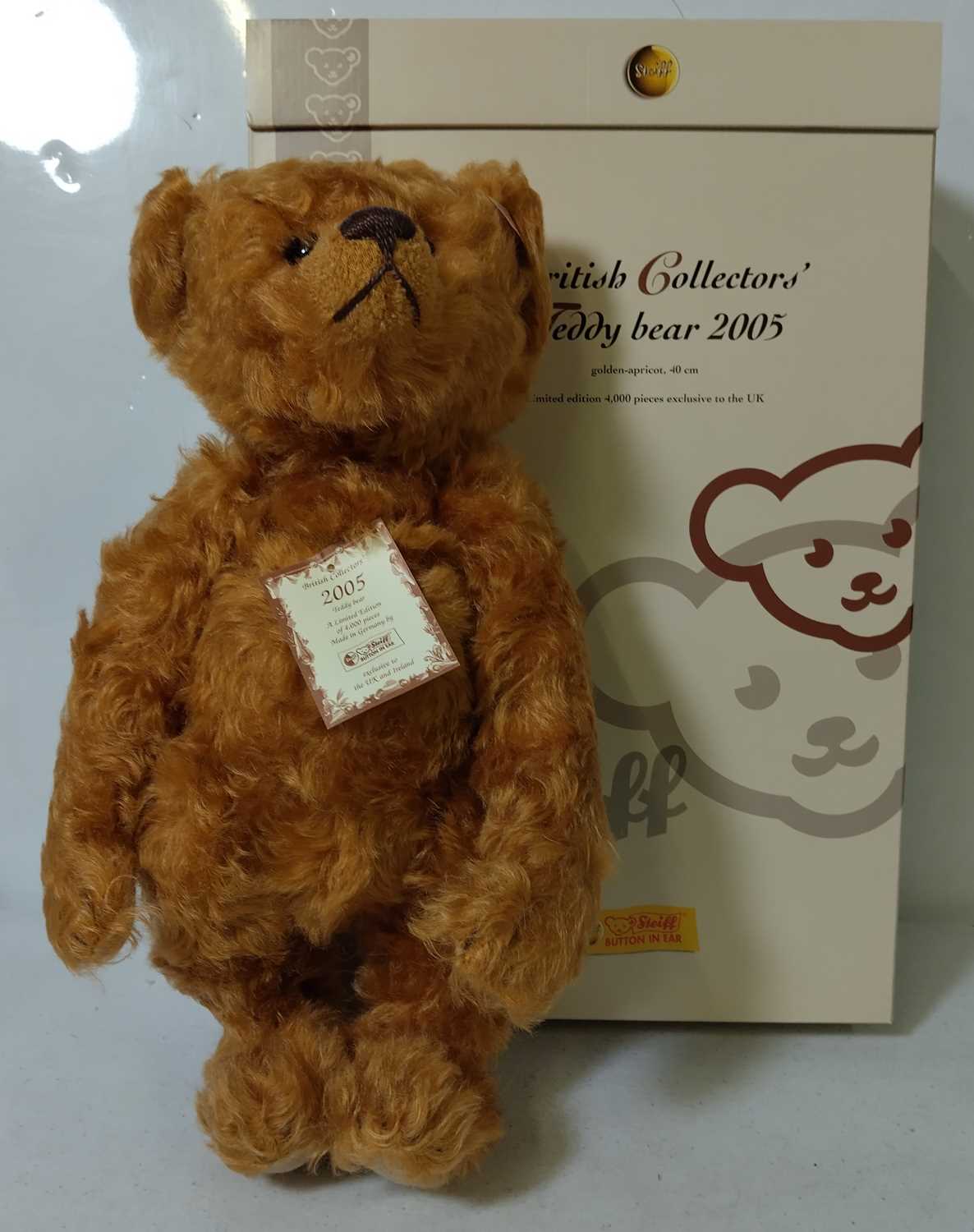 Lot 212 - Steiff Teddybar 40 Moh rotbraun UK 2005