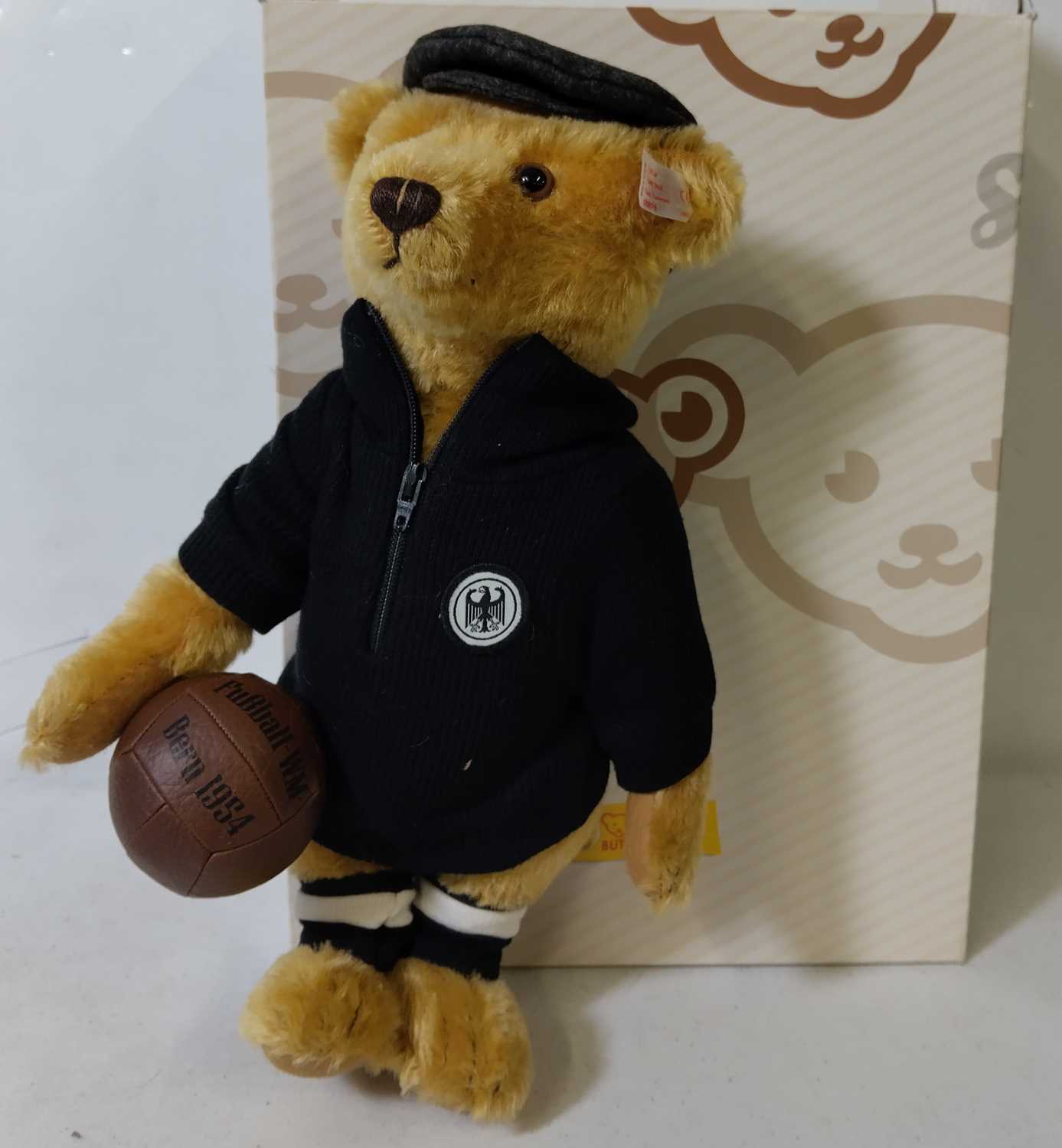 Lot 230 - Steiff Teddybar 32 Moh blond Torwart Post