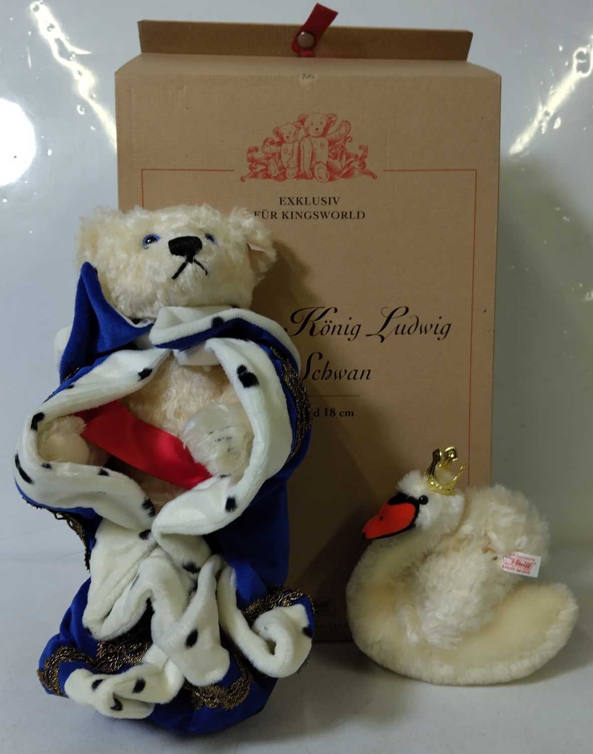 Lot 231 - Steiff teddybar Konig Ludvig mit Schwan King