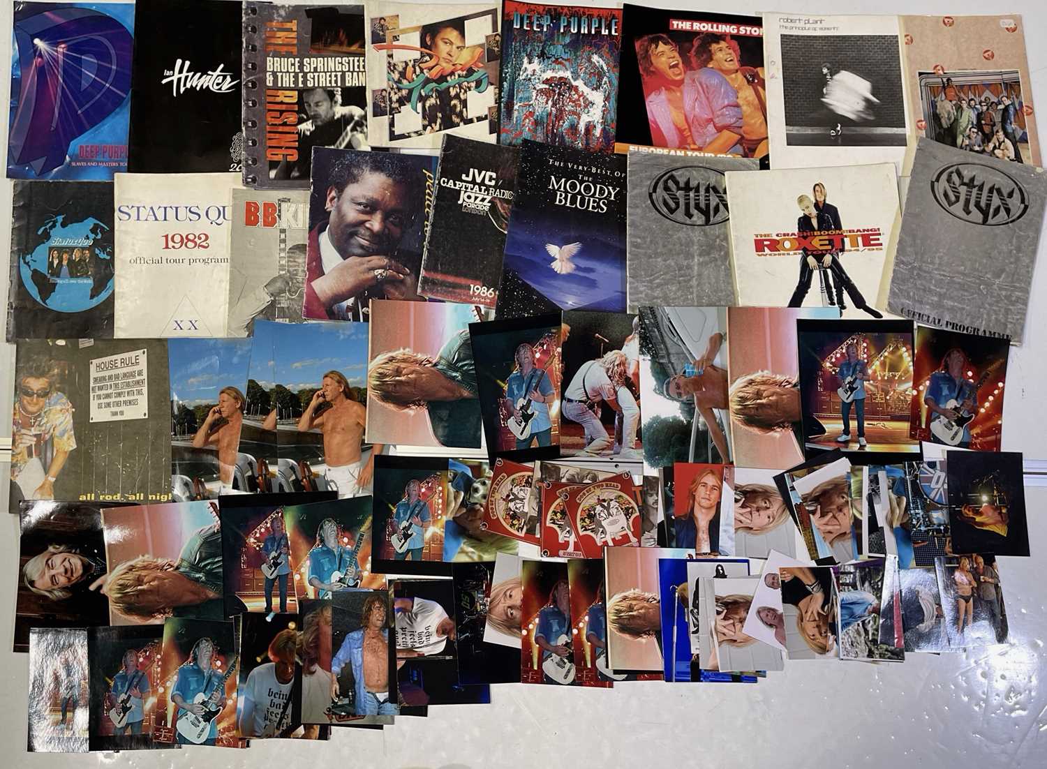 Lot 60 - ROCK/POP/METAL - CONCERT PROGRAMMES AND PHOTO