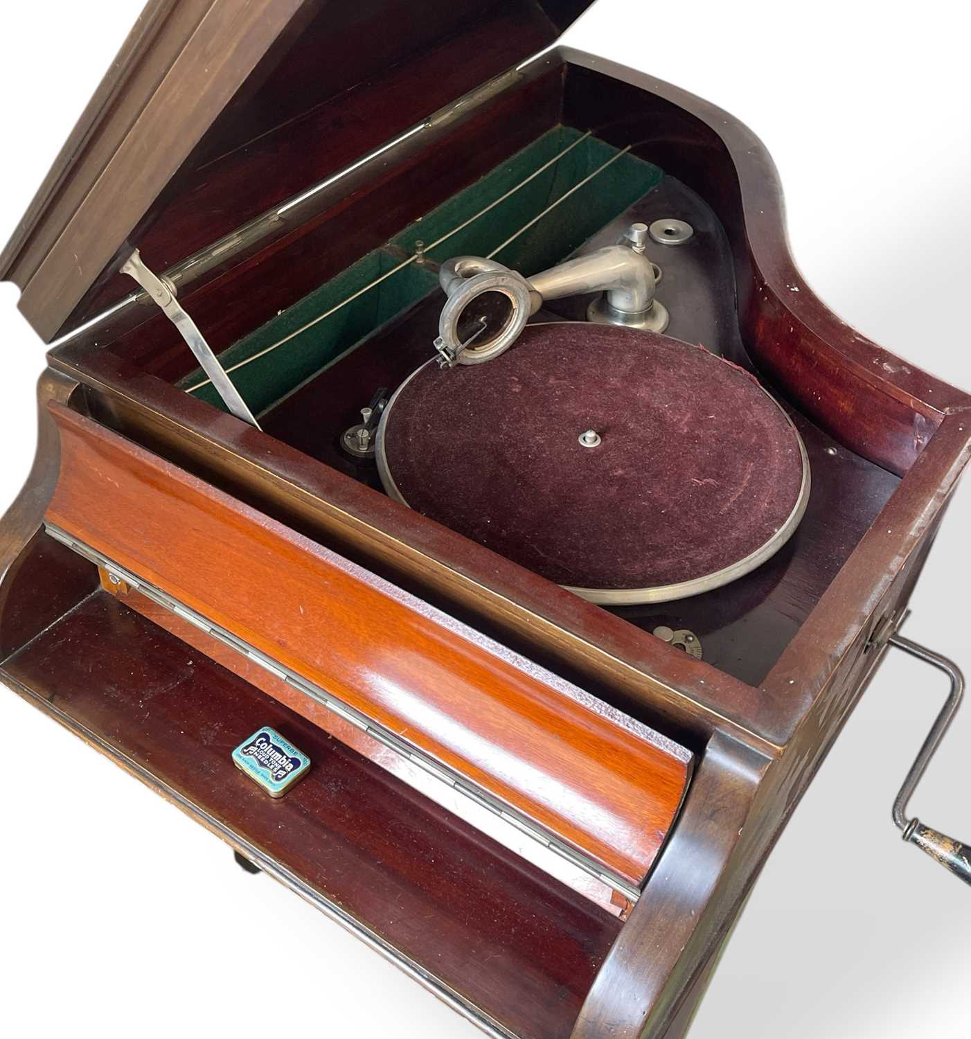 Lot 33 - ANTIQUE PHONOGRAPH WITH ROCK N ROLL 78RPM