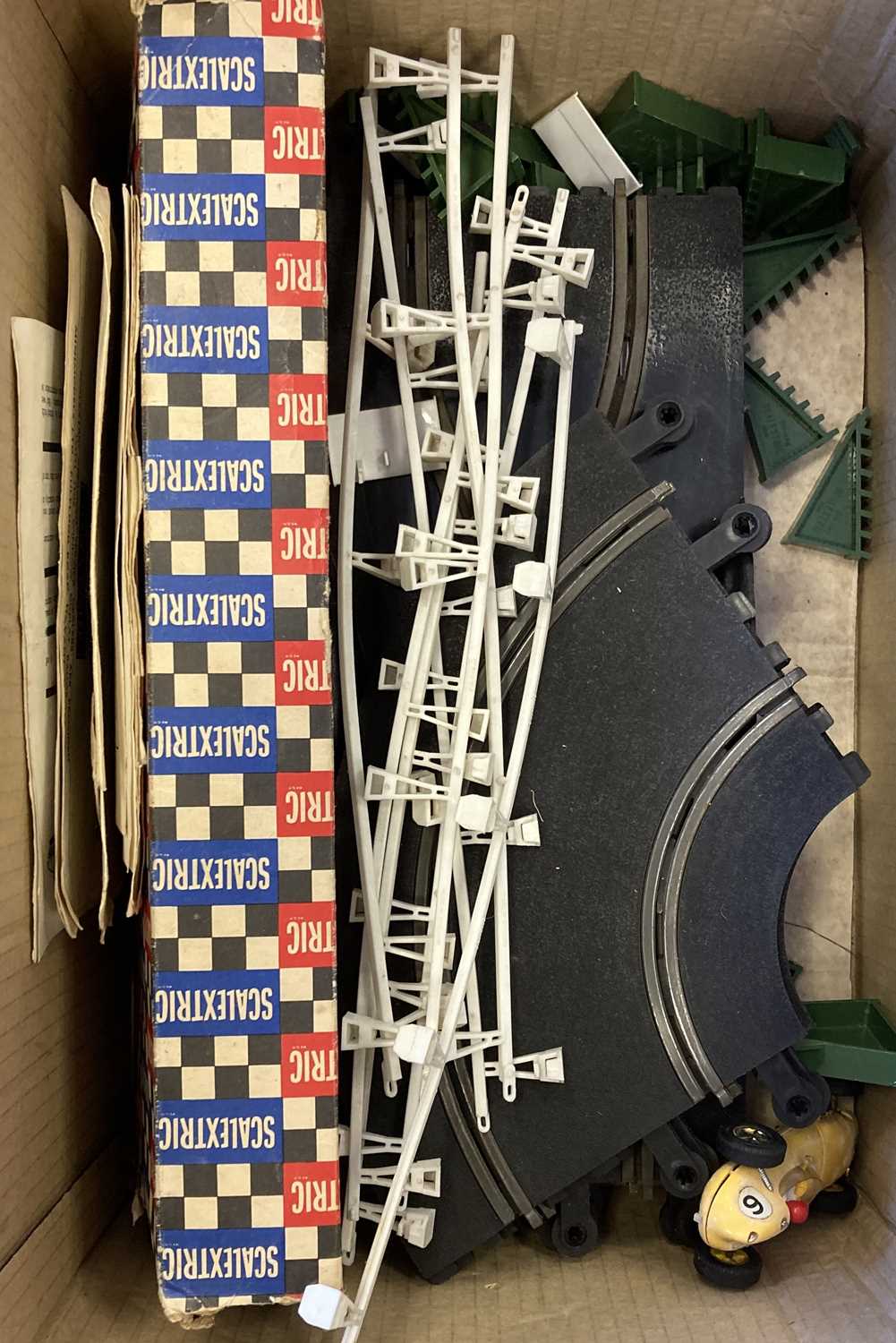 Lot 17 - SCALEXTRIC SET