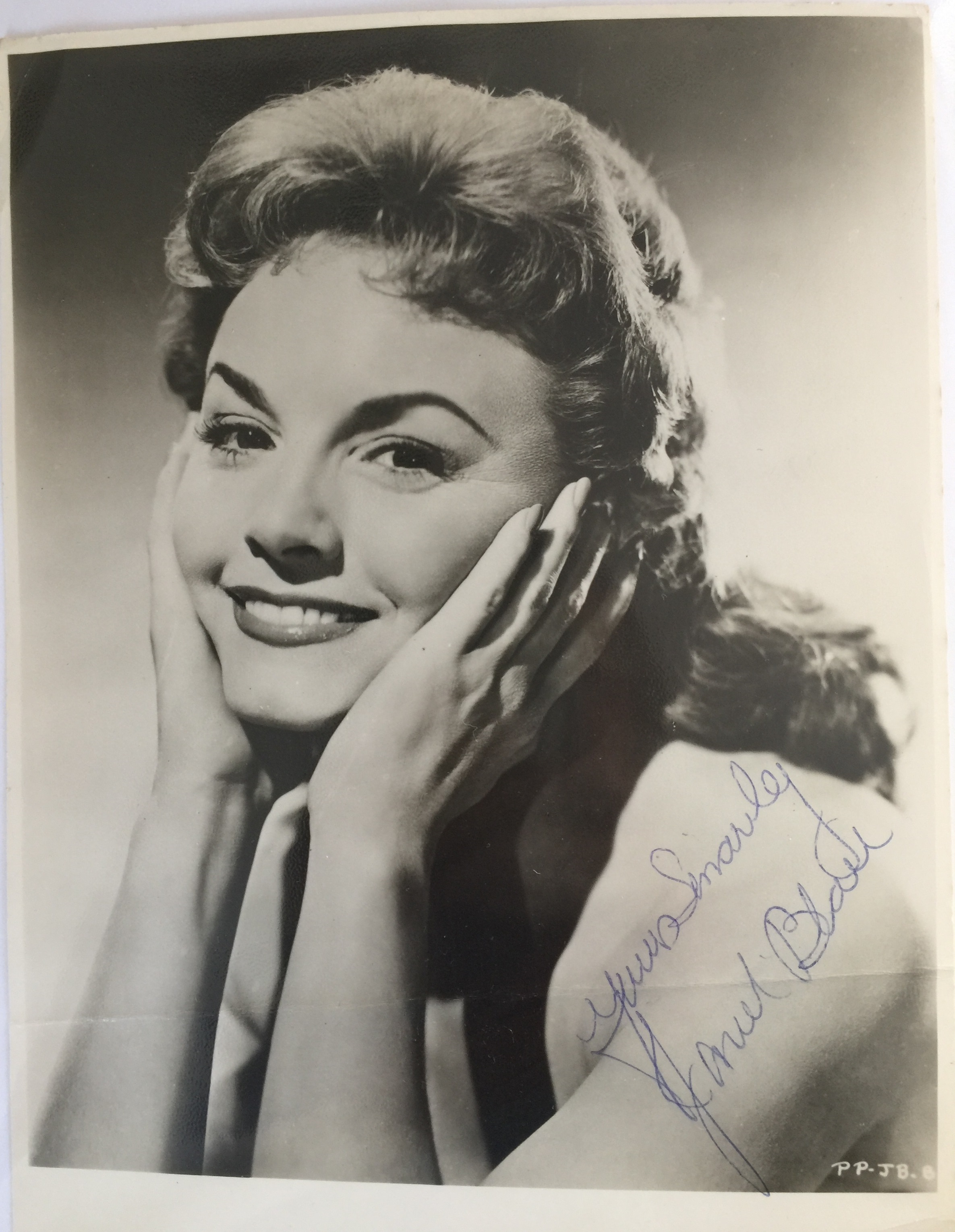 Lot 113 - SIGNED PHOTOS AND LETTERS - STARS OF THE