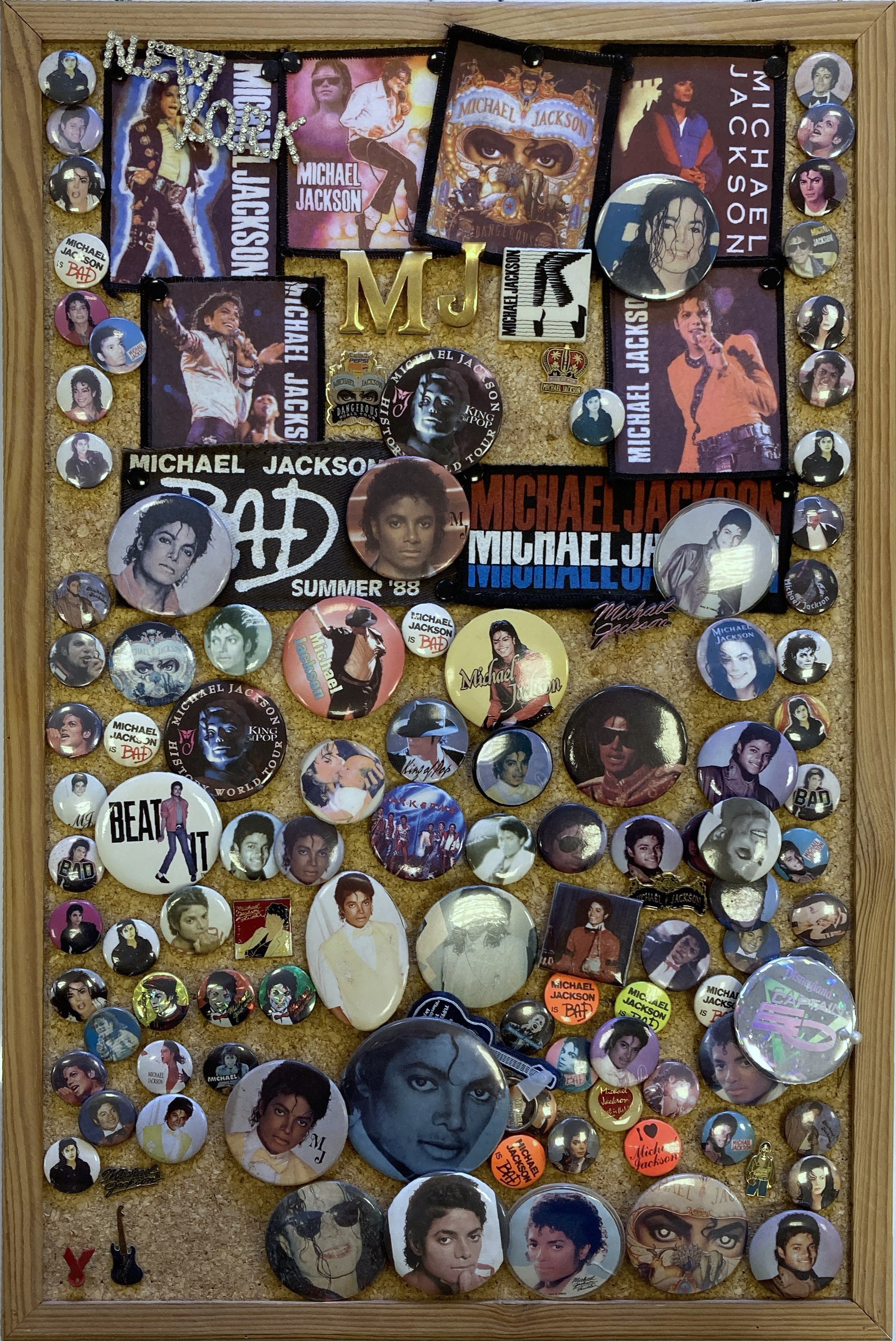 Lot 447 - MICHAEL JACKSON BADGES.