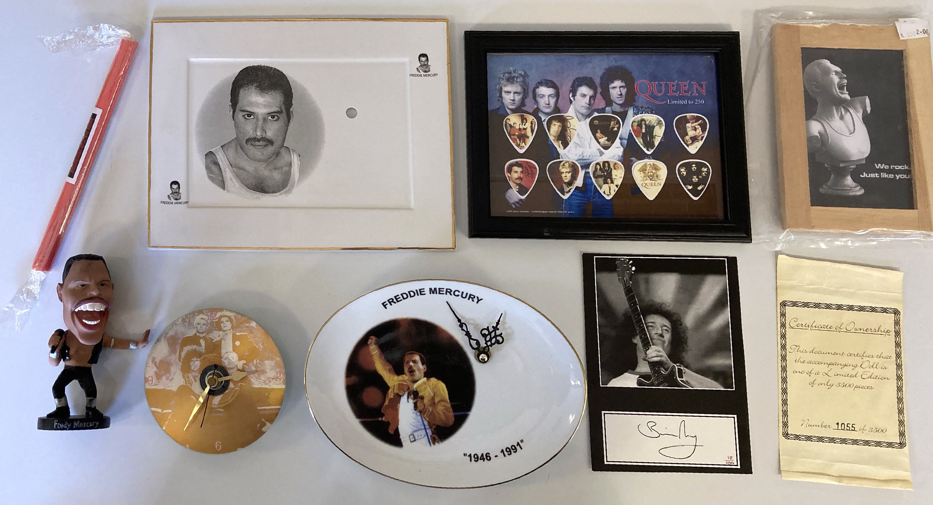 Lot 56 - QUEEN MEMORABILIA.